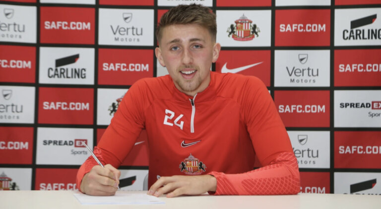 Opinion: Dan Neil signs new Sunderland contract – Ross Stewart should ...